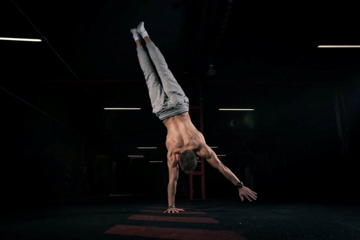 The 8 Important Tips You Should Know About HANDSTAND HOLD – Elephant Jay
